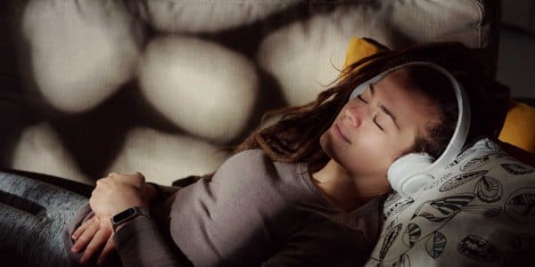 8 Best Noise Canceling Headphones for Sleeping • Soundproofing Tips